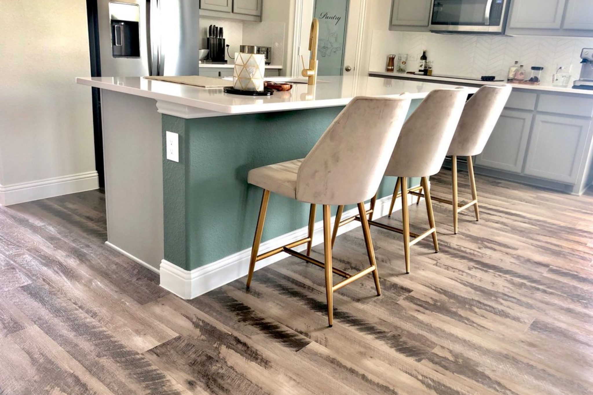 Touch of Sand SW-9085 Paint Color by Sherwin-Williams