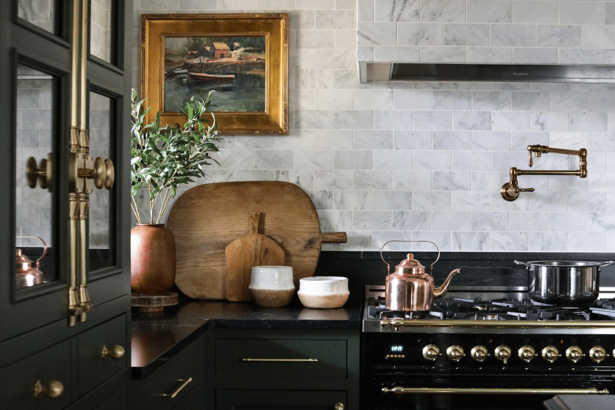 Vintage Vogue 462 Paint Color by Benjamin Moore