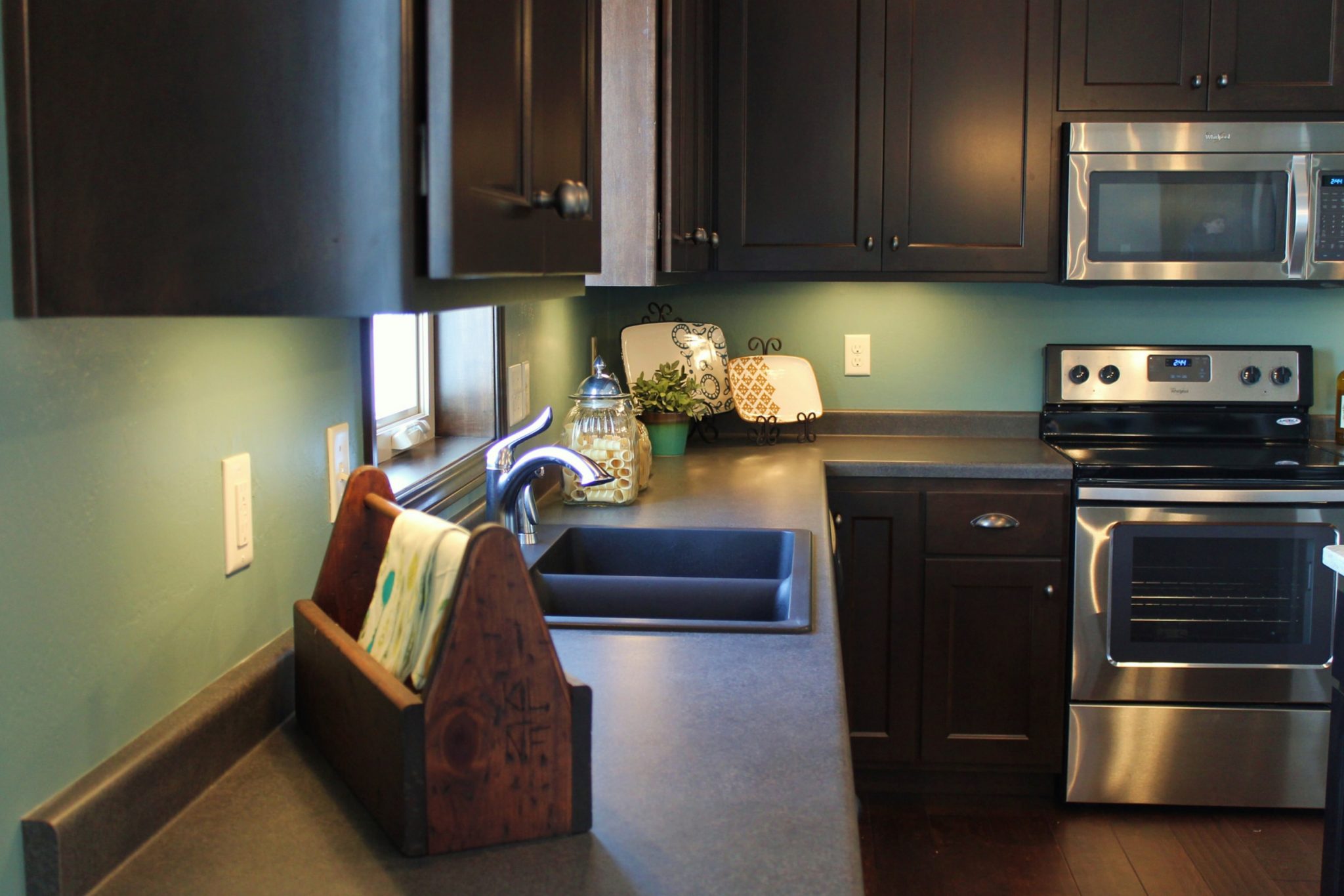 Agate Green SW 7742 Paint Color by Sherwin-Williams