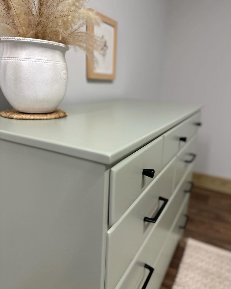 Saybrook Sage HC-114 Paint Color by Benjamin Moore - DecorCreek