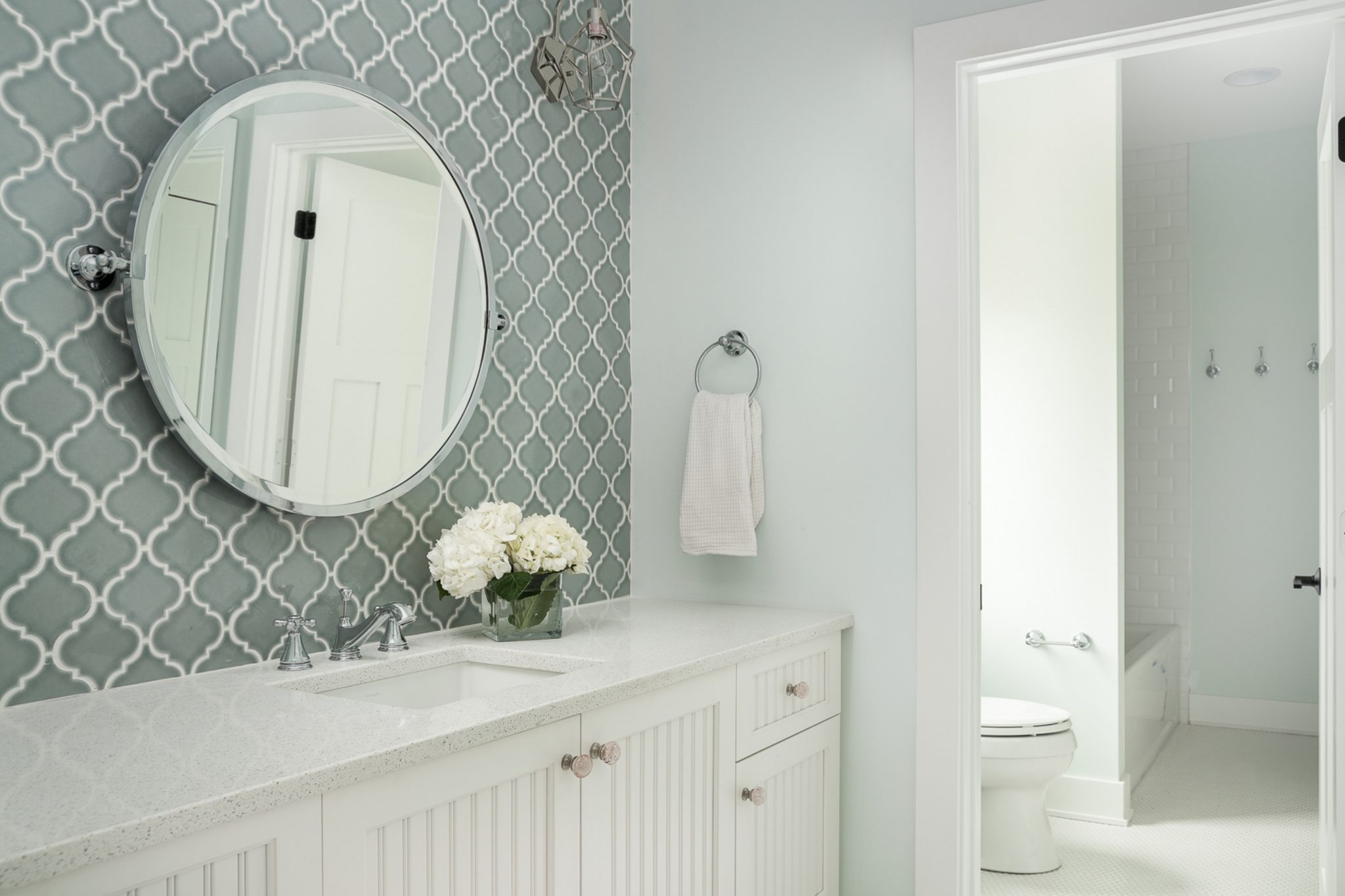 Glimmer SW 6476 Paint Color by Sherwin-Williams - DecorCreek