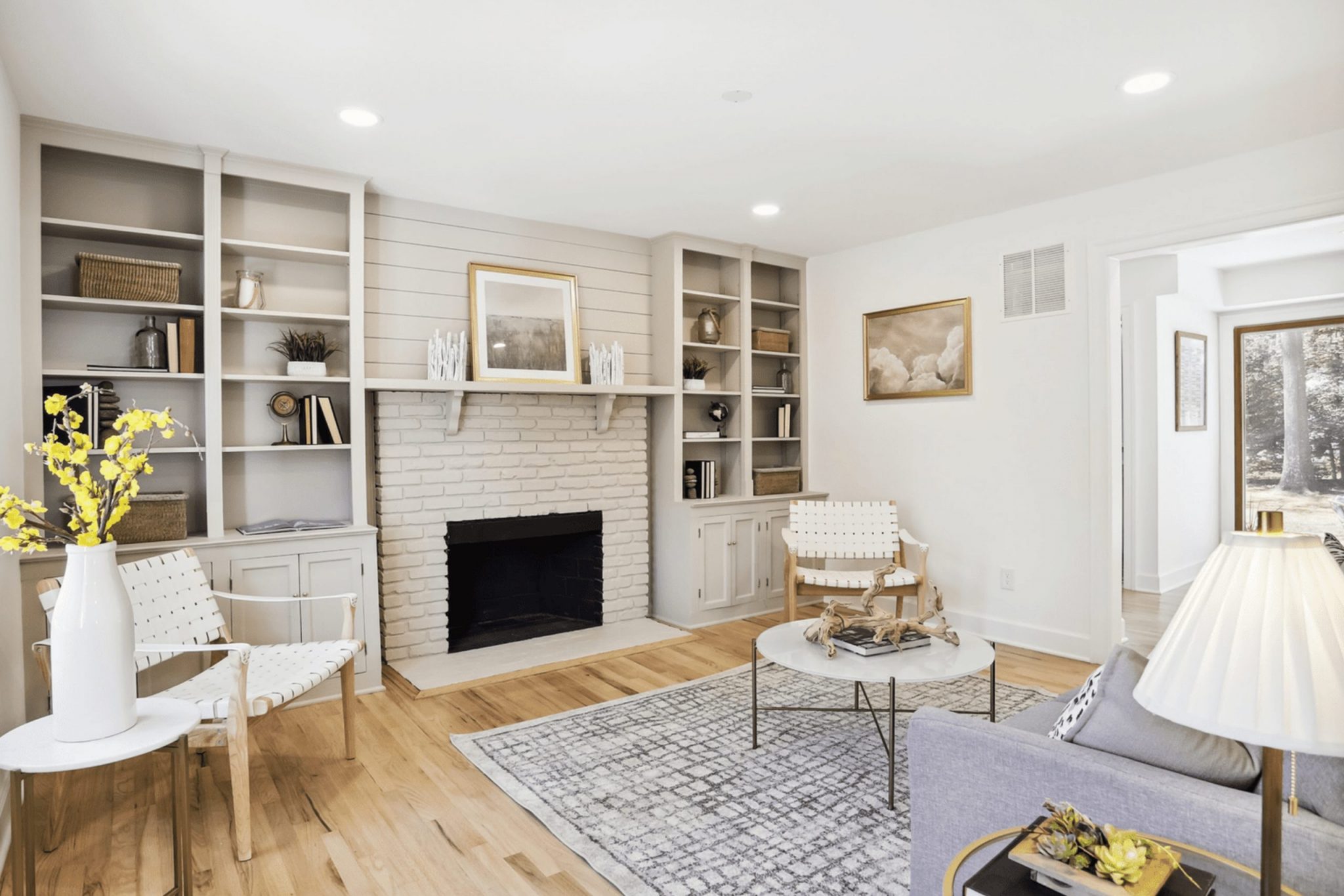 Chantilly Lace OC-65 Paint Color by Benjamin Moore - DecorCreek