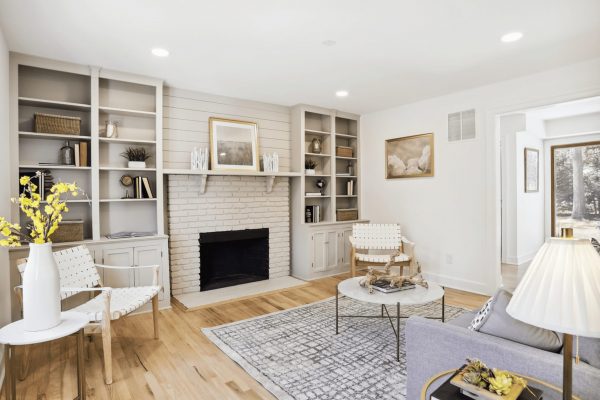 Chantilly Lace OC-65 Paint Color by Benjamin Moore - DecorCreek
