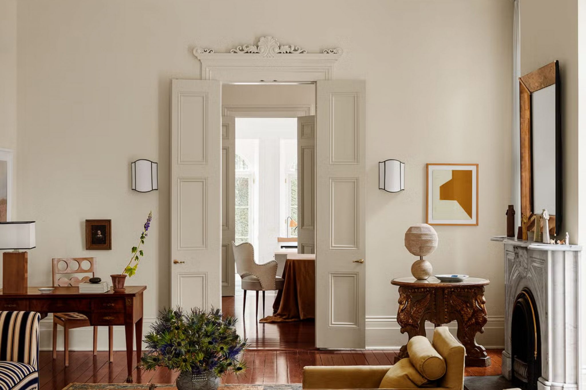 Natural Cream OC-14 Paint Color by Benjamin Moore - DecorCreek