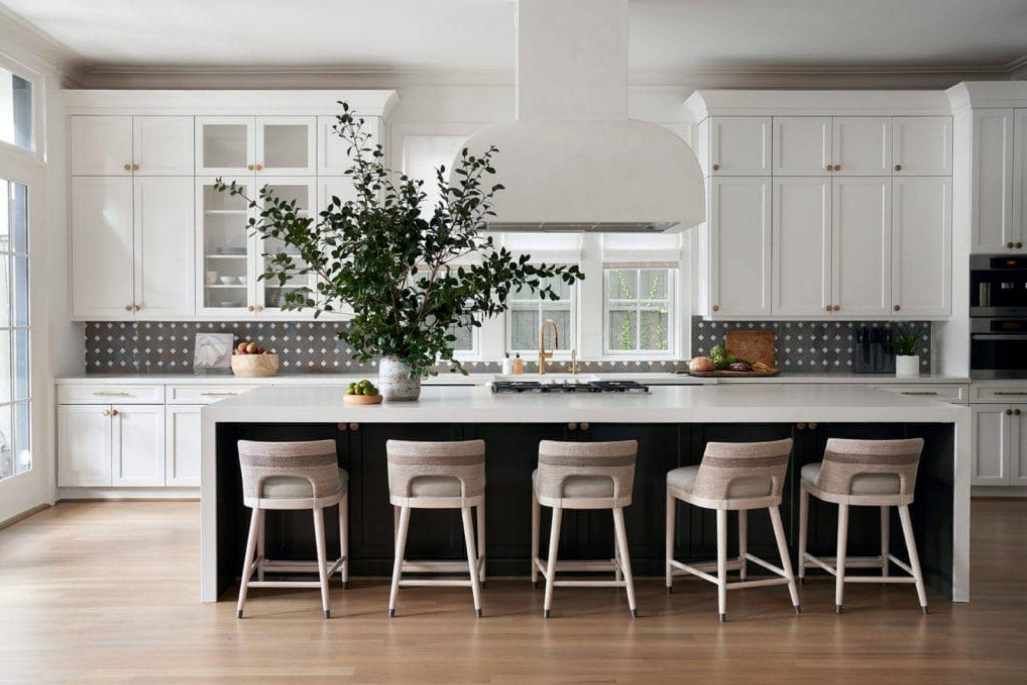 Toque White SW 7003 Paint Color by Sherwin Williams - DecorCreek