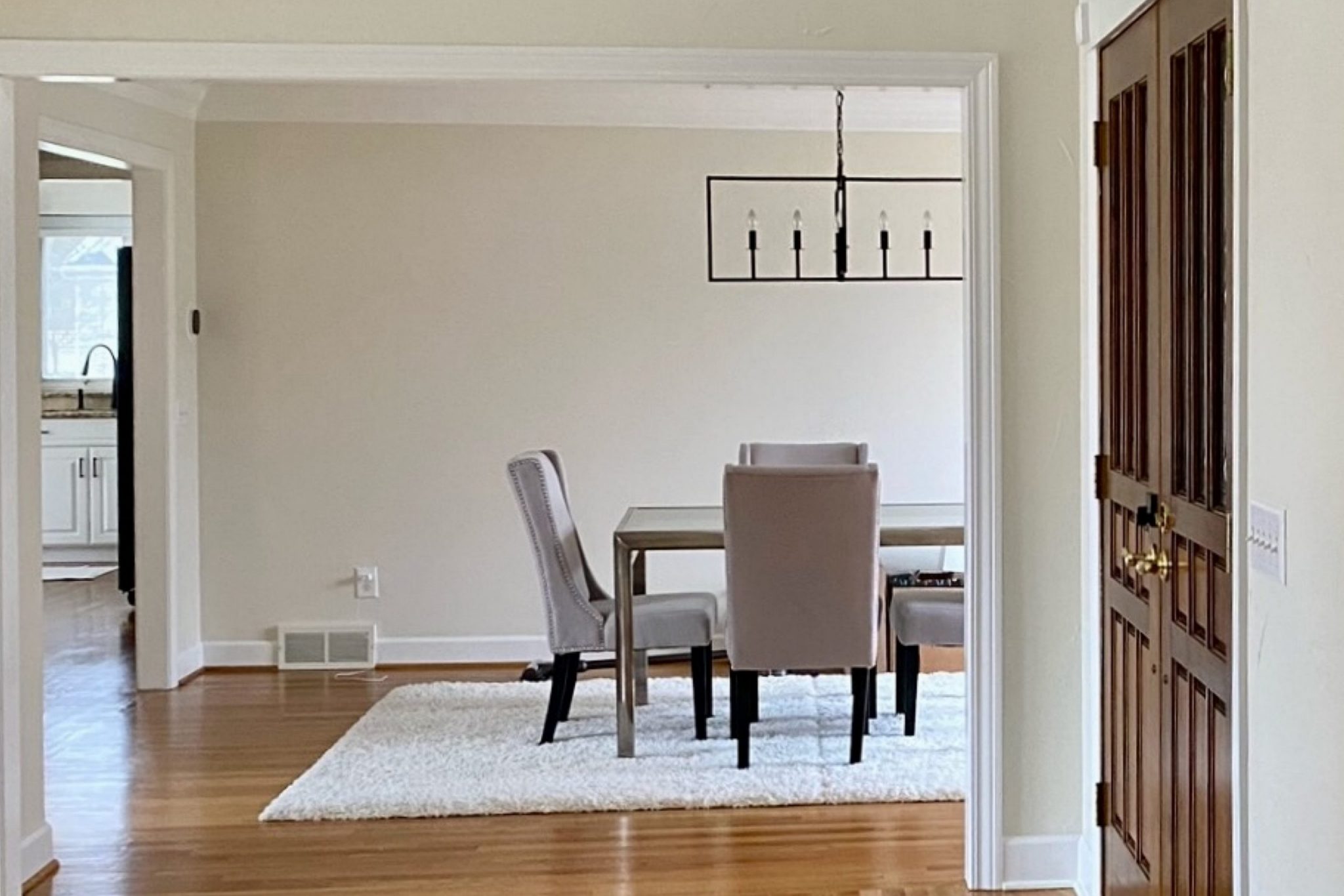 White Duck SW 7010 Paint Color by Sherwin Williams - DecorCreek