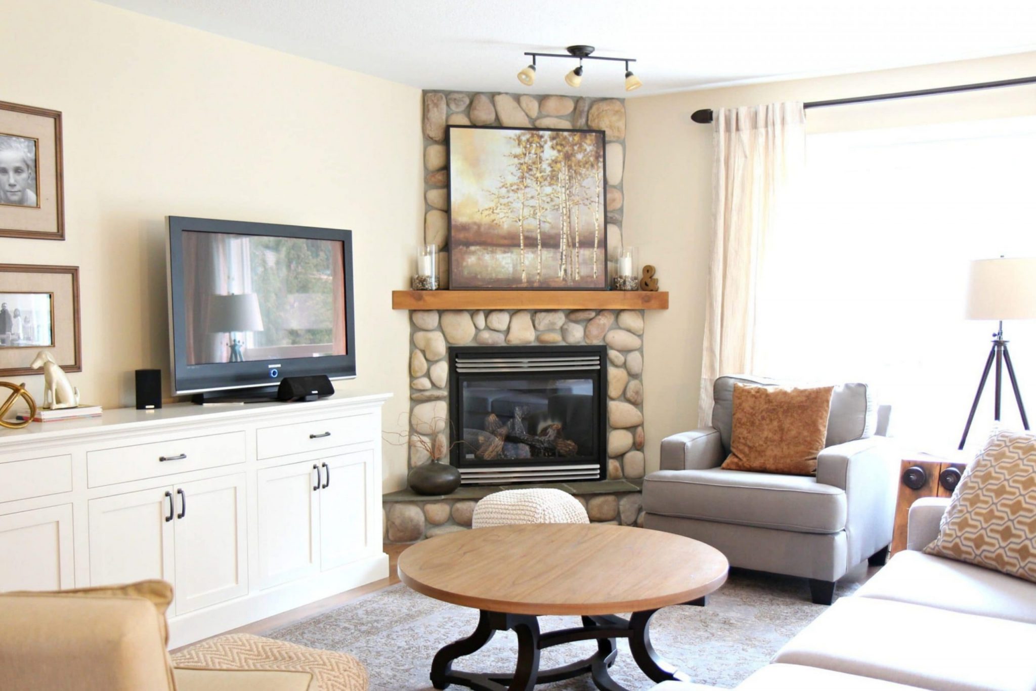 Navajo White OC-95 Paint Color by Benjamin Moore - DecorCreek