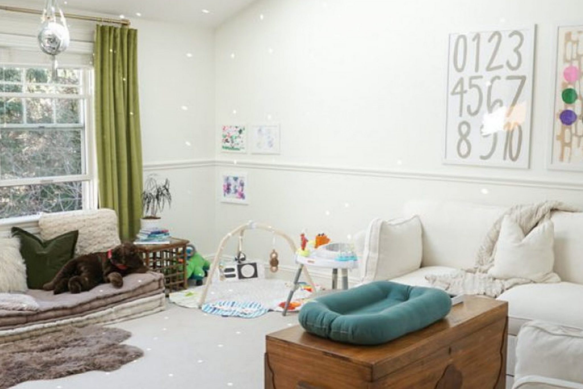 Creme SW 7556 Paint Color by Sherwin Williams - DecorCreek