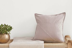 Natural White SW 9542 Paint Color by Sherwin Williams - DecorCreek