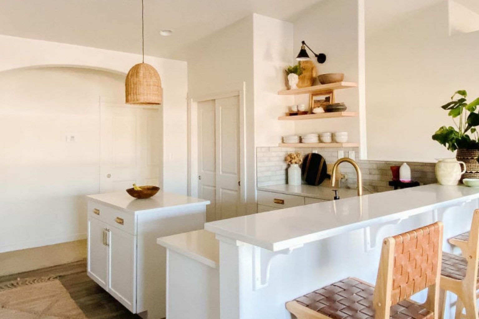 Nice White SW 6063 Paint Color by Sherwin Williams - DecorCreek