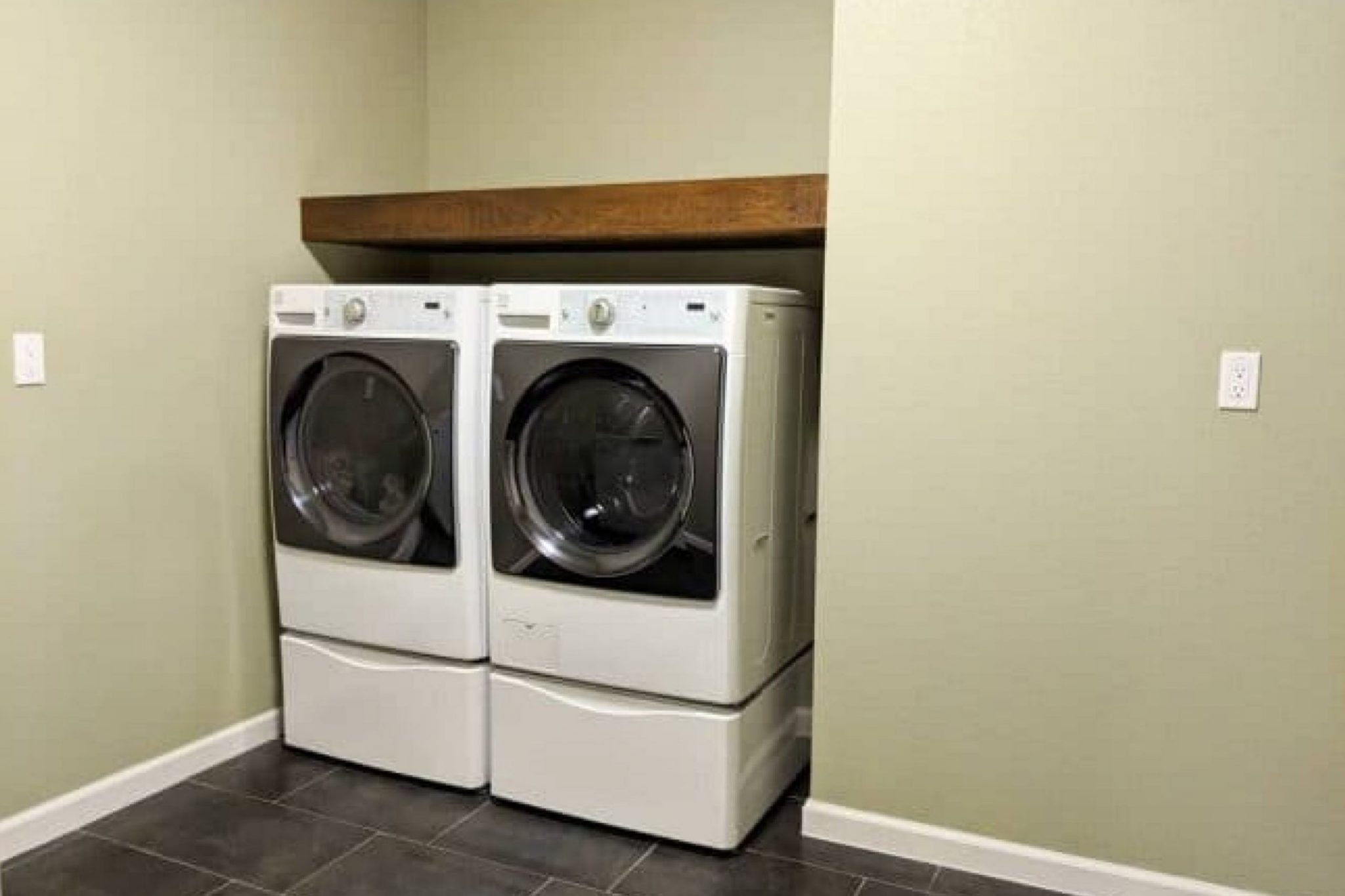 Sage SW 2860 Paint Color by Sherwin Williams - DecorCreek