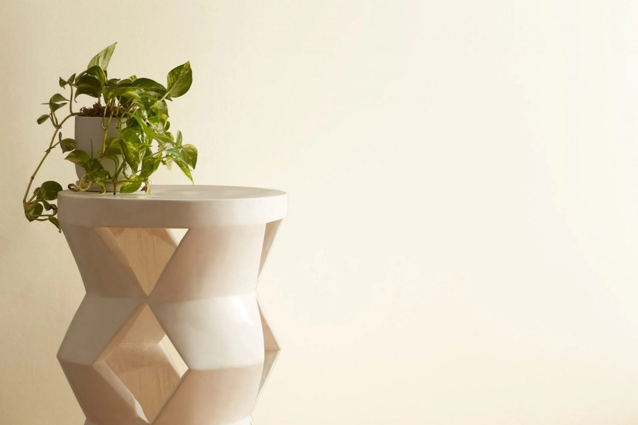 Ivory White 925 Paint Color by Benjamin Moore - DecorCreek